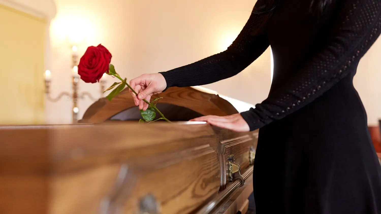 Honoring Loved Ones The Meaning Behind Funeral Flower Arrangements ...